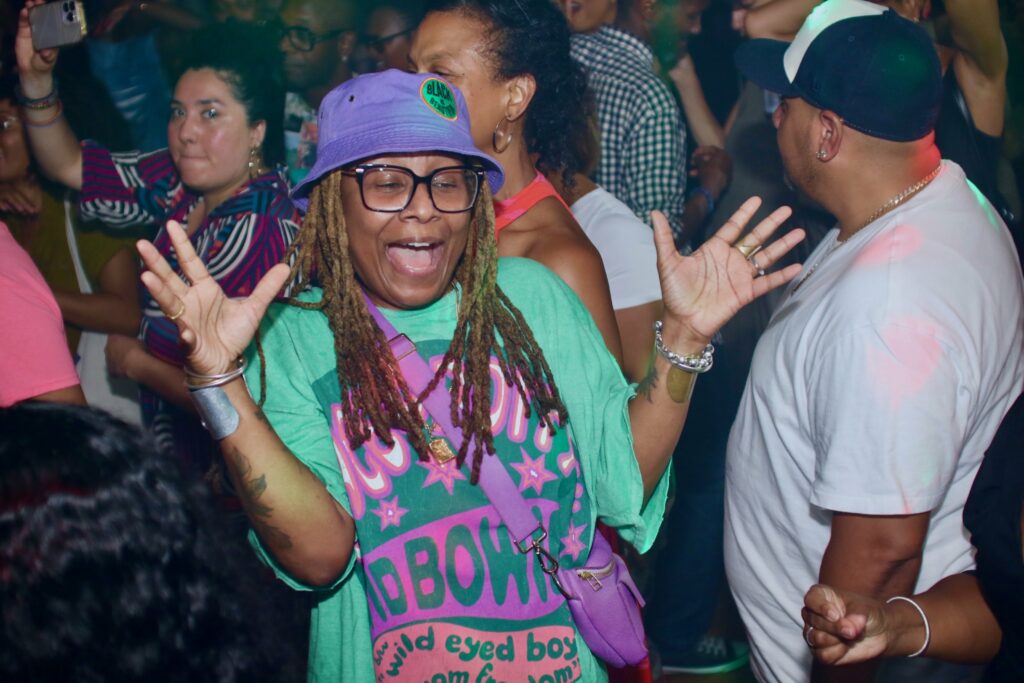 Deon Cole Brings Chicago House to Brooklyn – Soul in the Horn